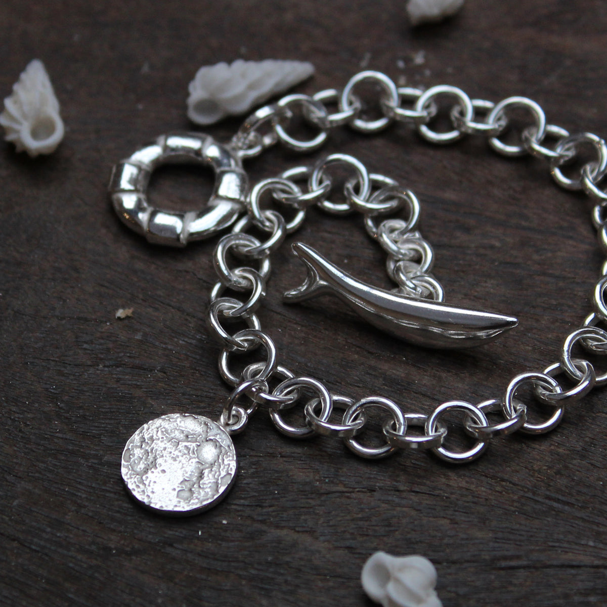 No.2 wrist chain with a silver moon - tiny light side – Fay Page