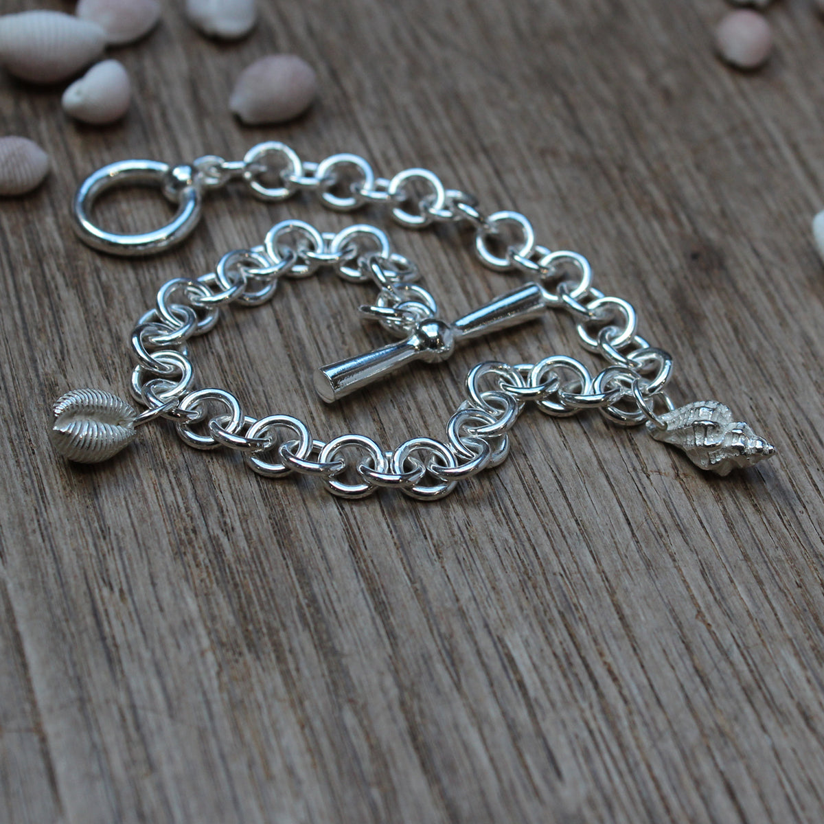 Wrist chain No.5 with two shells – Fay Page